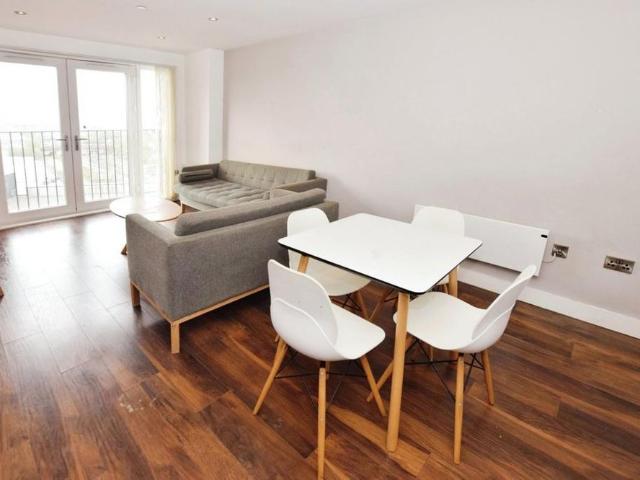 3 bedroom flat to rent