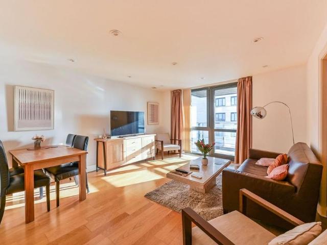 3 bedroom flat to rent