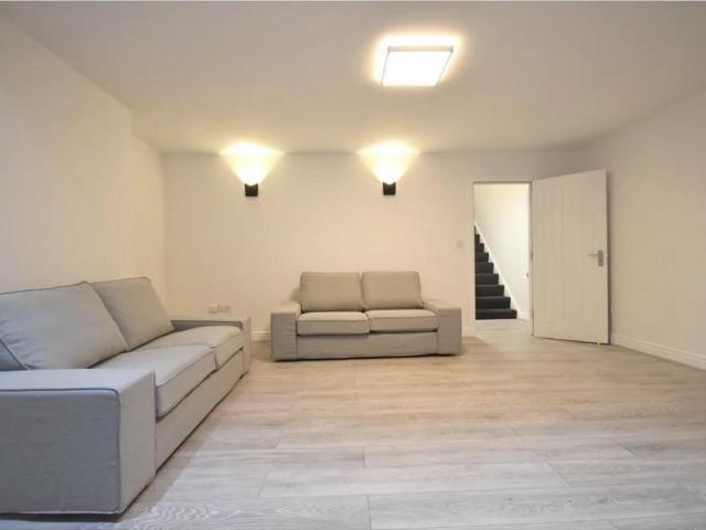 3 bedroom flat to rent