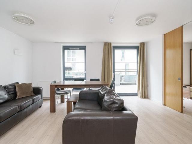 3 bedroom flat to rent
