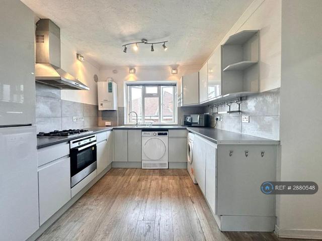 3 bedroom flat to rent