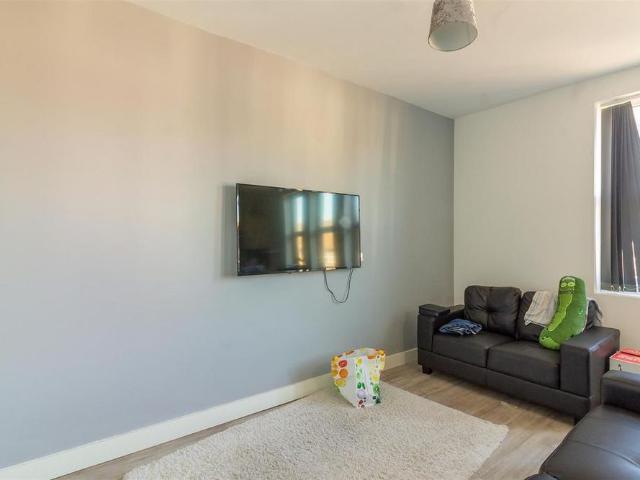 3 bedroom flat to rent