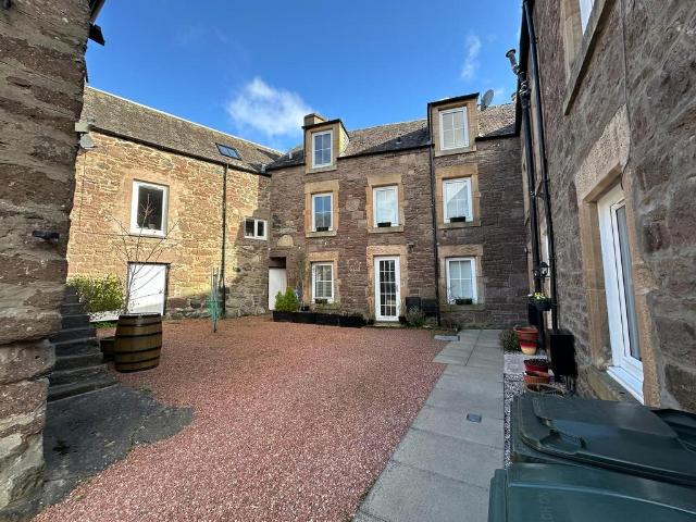 3 bedroom flat to rent