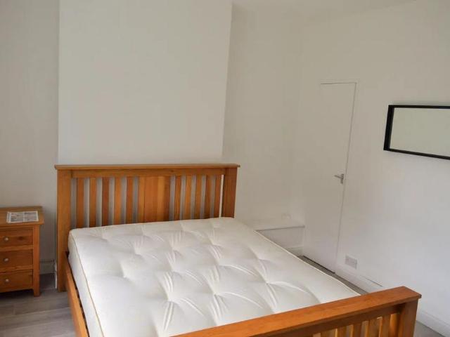3 bedroom flat to rent