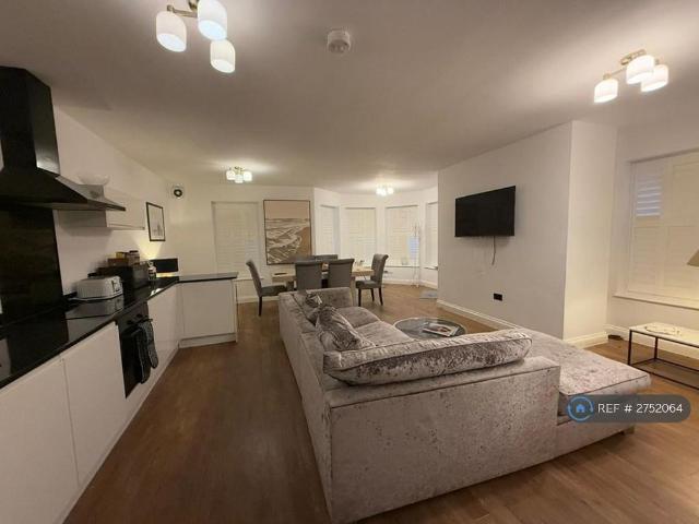 3 bedroom flat to rent