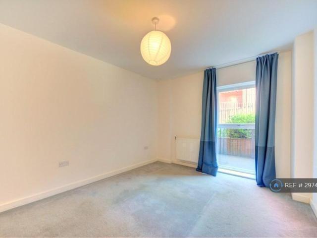 3 bedroom flat to rent
