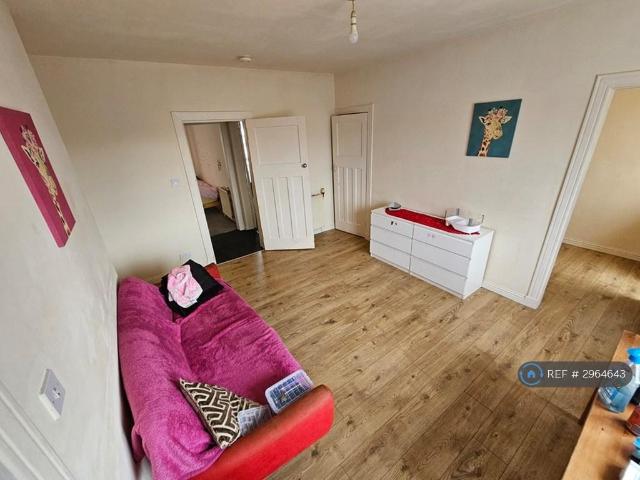 3 bedroom flat to rent