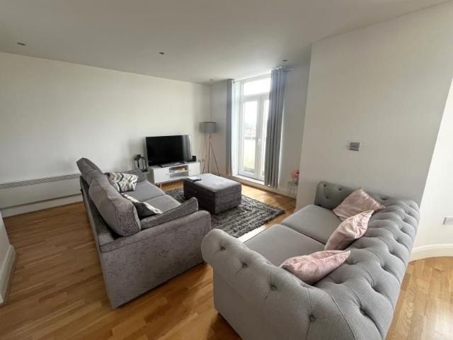 3 bedroom flat to rent