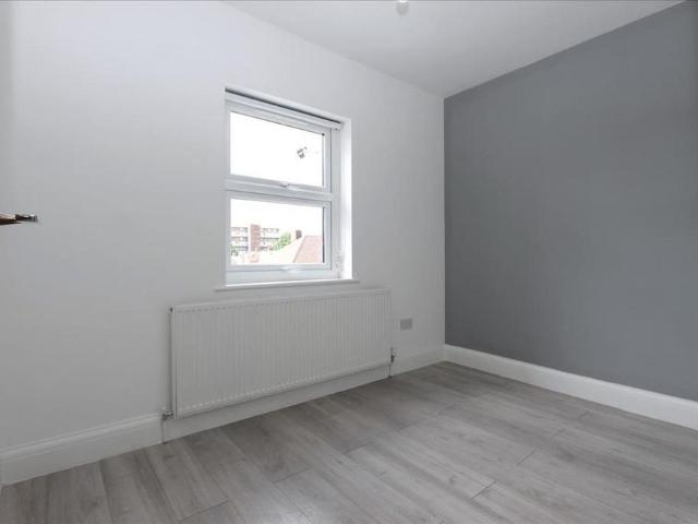 3 bedroom flat to rent