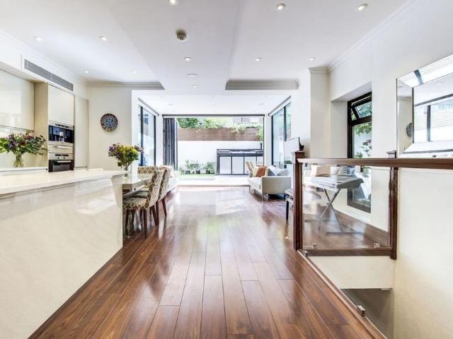 3 bedroom flat to rent