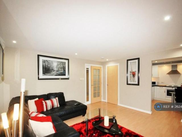 3 bedroom flat to rent