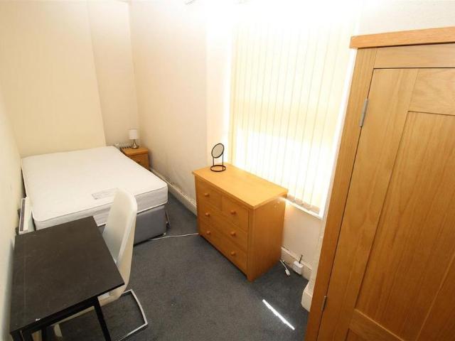 3 bedroom flat to rent