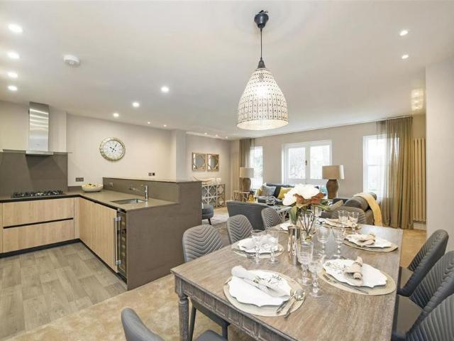 3 bedroom flat to rent