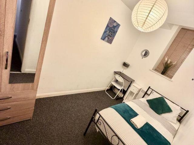 3 bedroom flat to rent