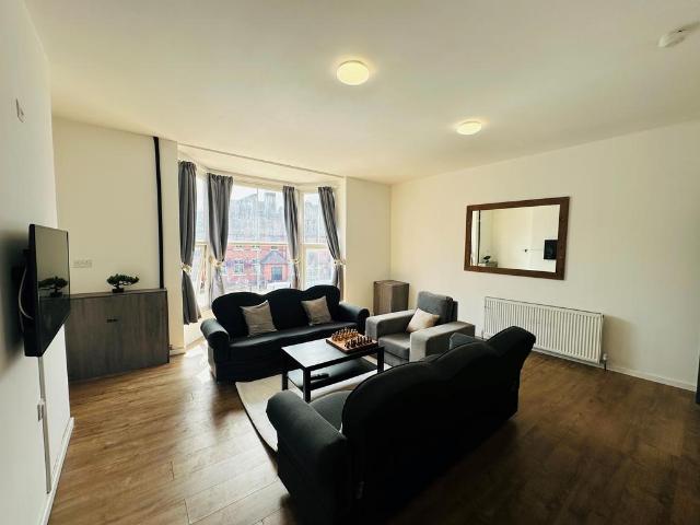 3 bedroom flat to rent