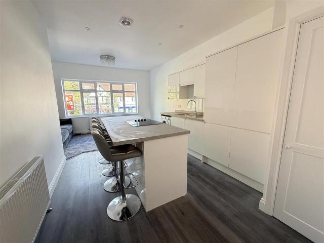 3 bedroom flat to rent