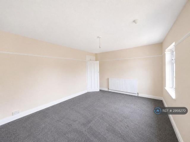 3 bedroom flat to rent