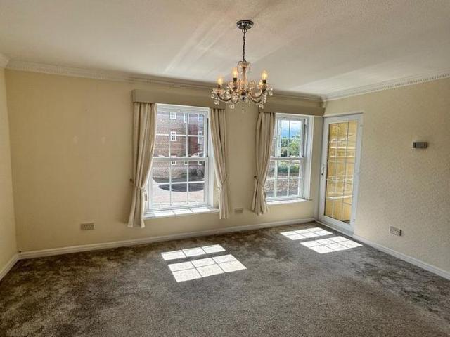 3 bedroom flat to rent