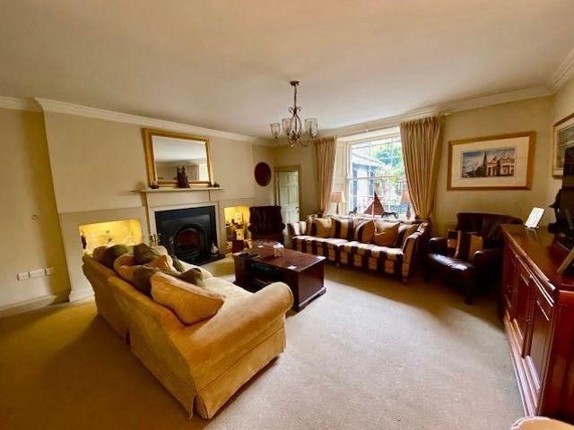 3 bedroom flat to rent