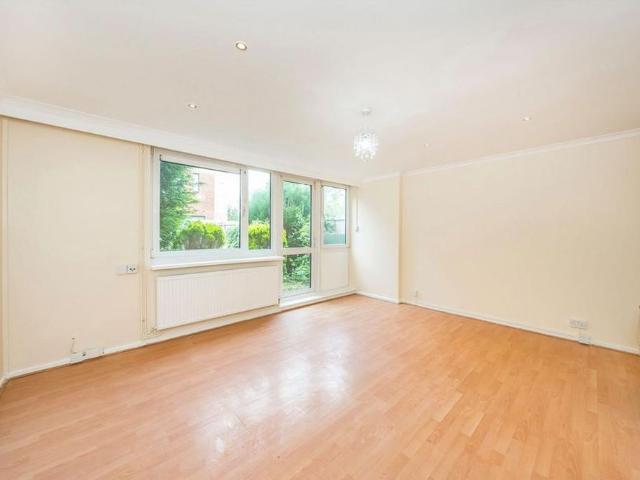 3 bedroom flat to rent