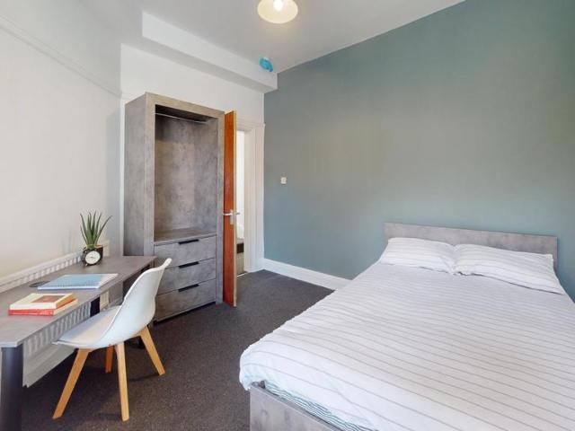 3 bedroom flat to rent