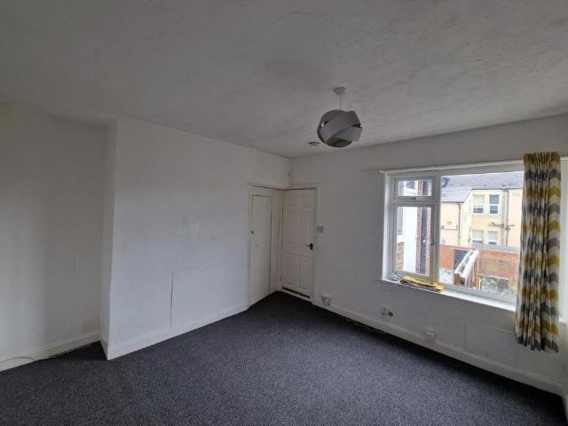 3 bedroom flat to rent