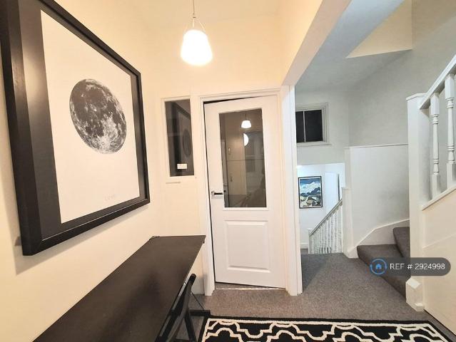 3 bedroom flat to rent