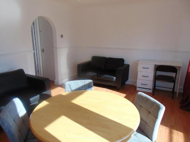 3 bedroom flat to rent
