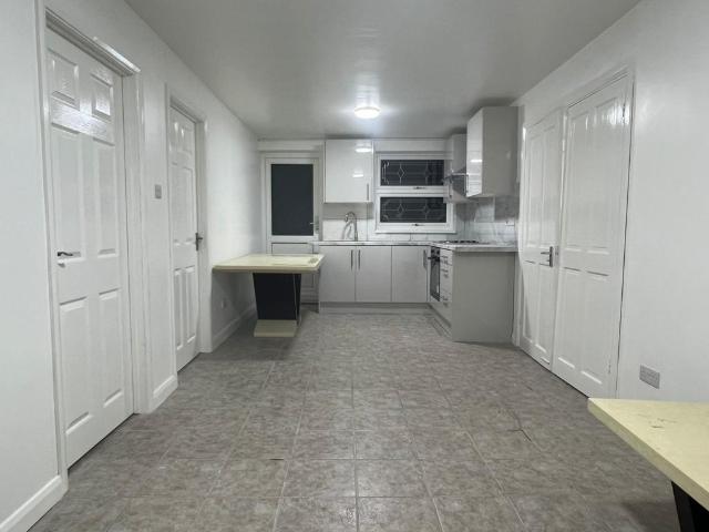 3 bedroom flat to rent