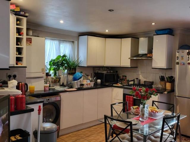 3 bedroom flat to rent