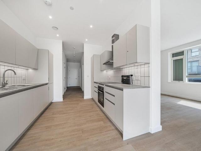 3 bedroom flat to rent