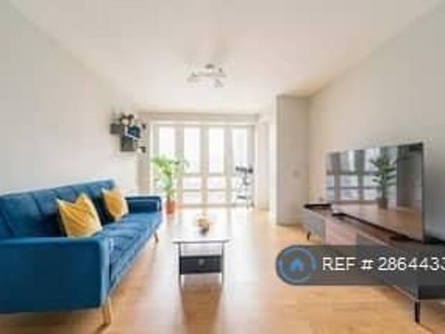 3 bedroom flat to rent