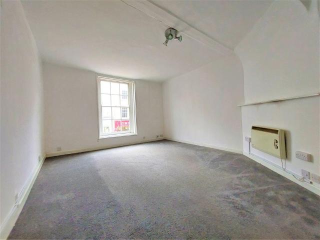 3 bedroom flat to rent