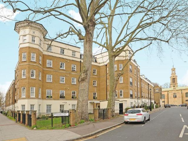 3 bedroom flat to rent