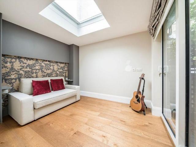 3 bedroom flat to rent