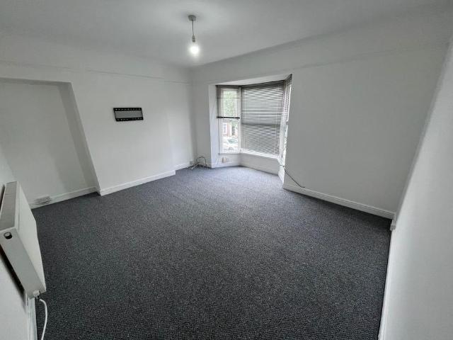 3 bedroom flat to rent