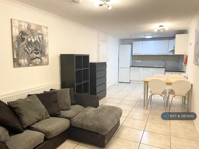 3 bedroom flat to rent