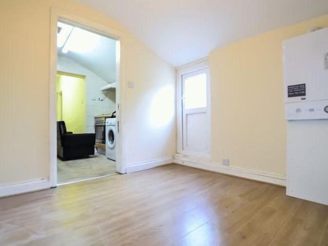 3 bedroom flat to rent