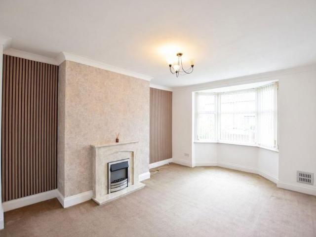 3 bedroom flat to rent