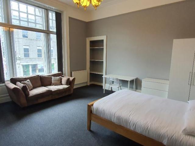 3 bedroom flat to rent