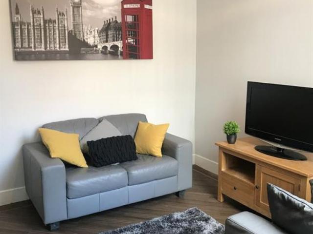 3 bedroom Flat To Rent