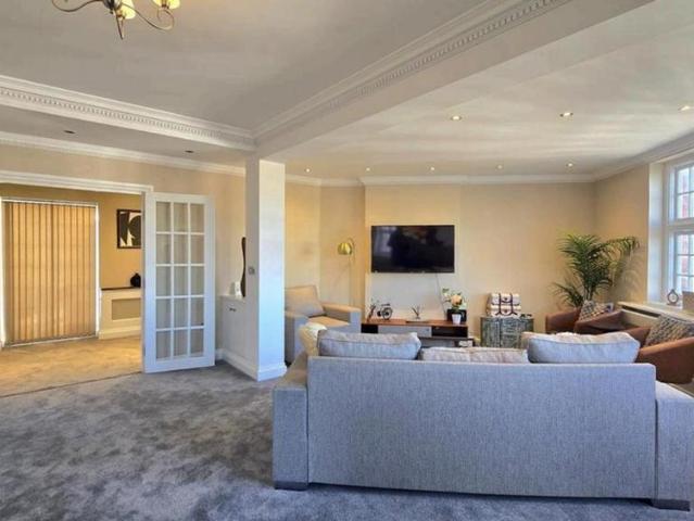 3 bedroom flat to rent