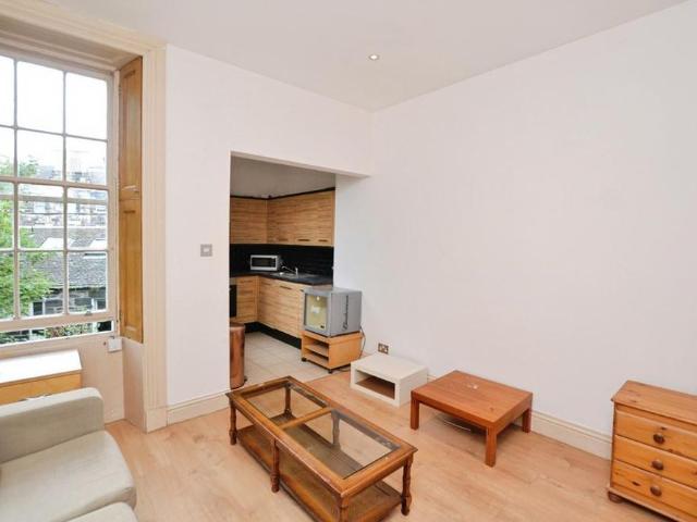 3 bedroom flat to rent