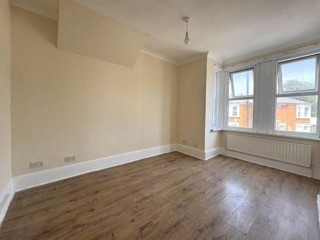 3 bedroom flat to rent