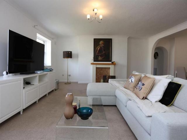 3 bedroom flat to rent
