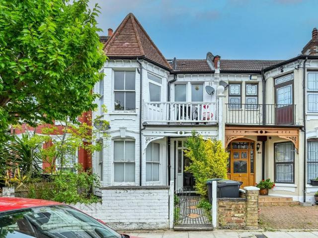 3 bedroom flat to rent
