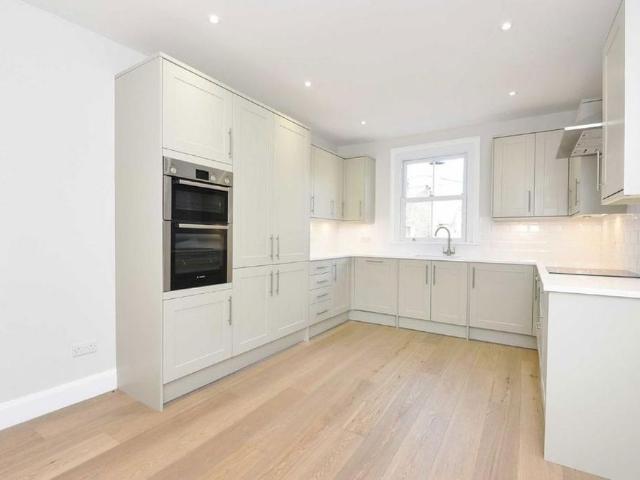 3 bedroom flat to rent
