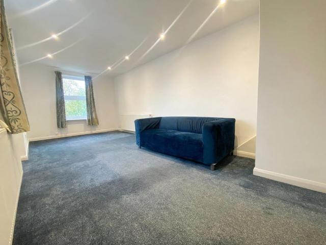 3 bedroom flat to rent