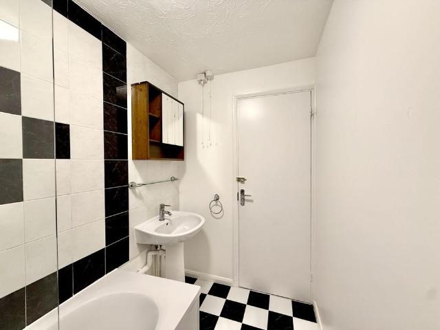 3 bedroom flat to rent