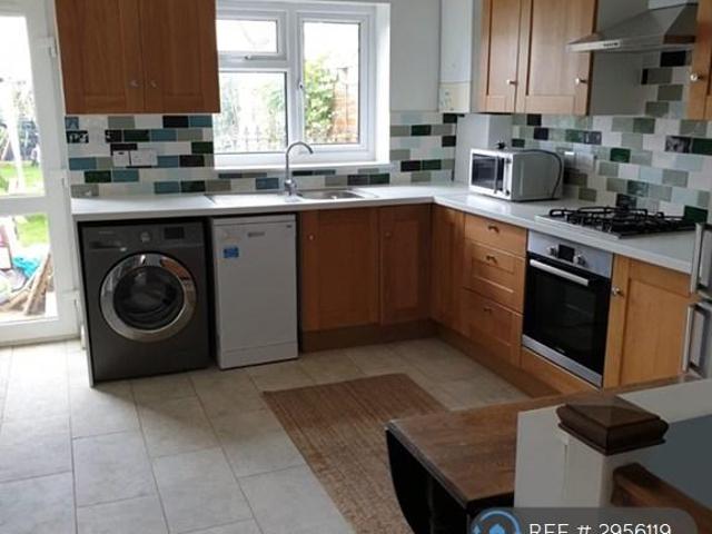 3 bedroom flat to rent
